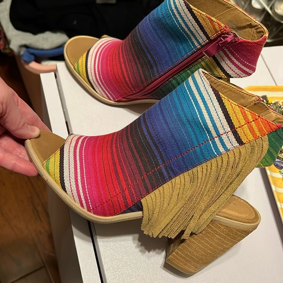 Very Volatile | Shoes | Very Volatile Serape Fringe Chunk Heels | Poshmark